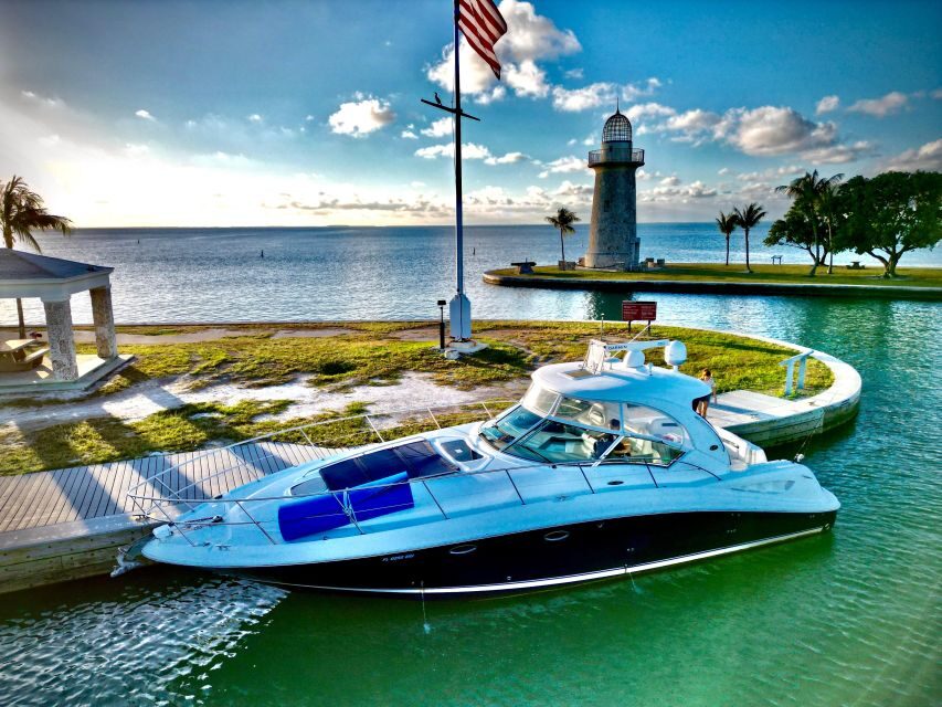 Private  Yacht Rentals  2h  Champagne gift - Exploring the Miami Waterways: A Detailed Look