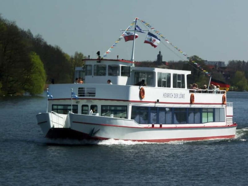 Ratzeburg Lake: 2-hour historical boat tour with entertainment - Who Should Consider This Tour?