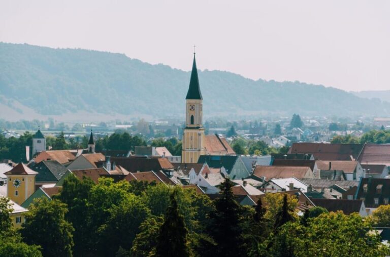Regensburg: Kelheim Liberation Hall and City visit - Analyzing the Value