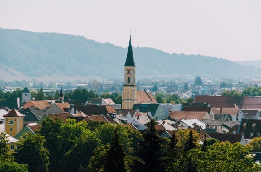 Regensburg: Kelheim Liberation Hall and City visit - Analyzing the Value