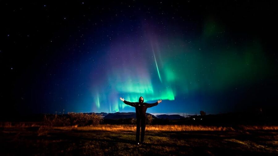 Reykjavík: 4x4 Minibus Northern Lights with Photo and Cocoa - Pricing and Value