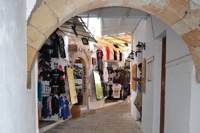 Rhodos : Full-Day Tour to Lindos Village - Transportation and Group Dynamics