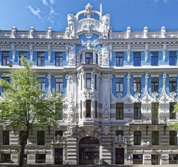 Riga: 2-Hours Art Nouveau Walking Tour - Walking and Learning: The Tour Experience