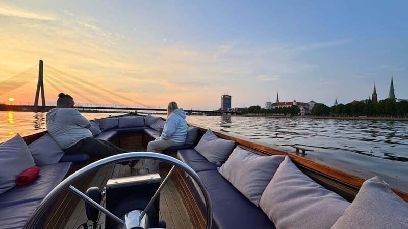 Riga: Evening or Sunset Boat Tour with Welcome Drink - Detailed Breakdown of the Itinerary