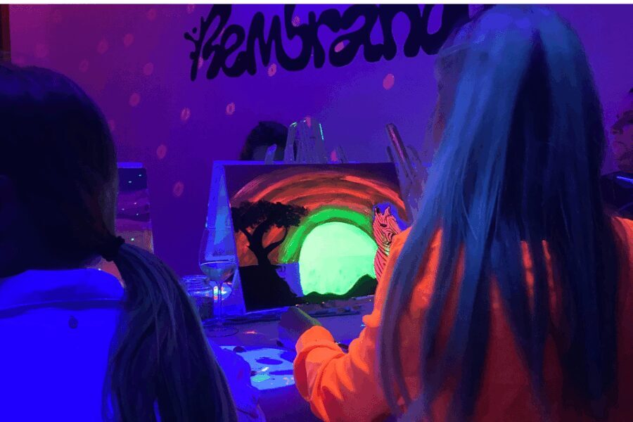Rotterdam: Paint and Sip in the Dark at Rembrandt van Wine - FAQ