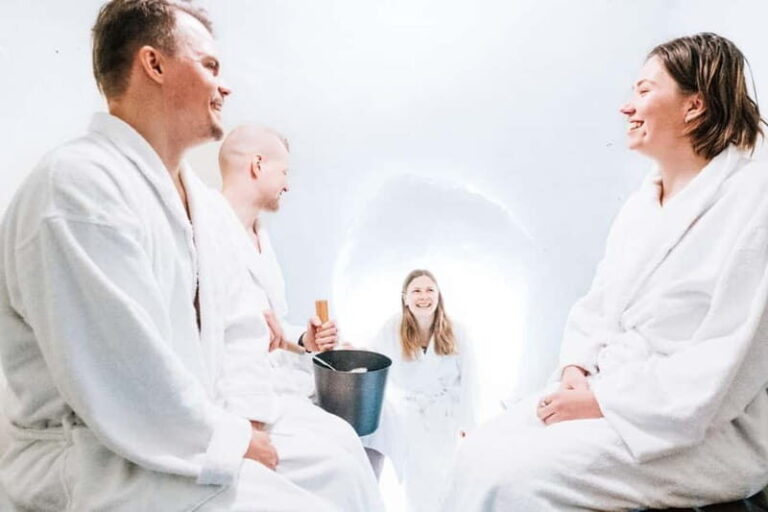 Rovaniemi: Ice Restaurant Dinner with Snow Sauna & jacuzzi - Why the Experience Works