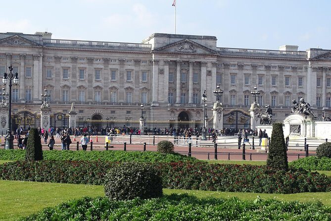 Royal Tour of St James', Parks, Palaces and Royal intrigue - Who Should Consider This Tour?