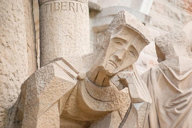 Sagrada Familia Evening Private Tour with Expert Guide - A Closer Look at the Itinerary