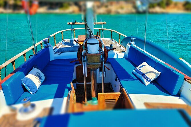 Sailing Flavors, Gastronomy and Relaxation at Sea - Navigating Palma Bay & Iconic Landmarks