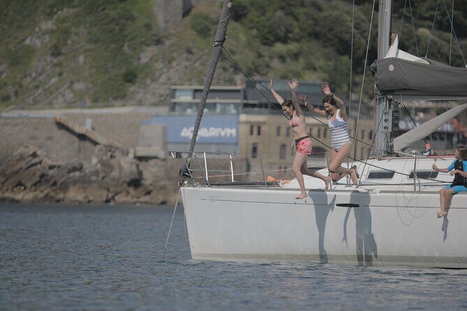 San Sebastian Private Sailing at La Concha Beach & Pasai Donibane - Frequently Asked Questions