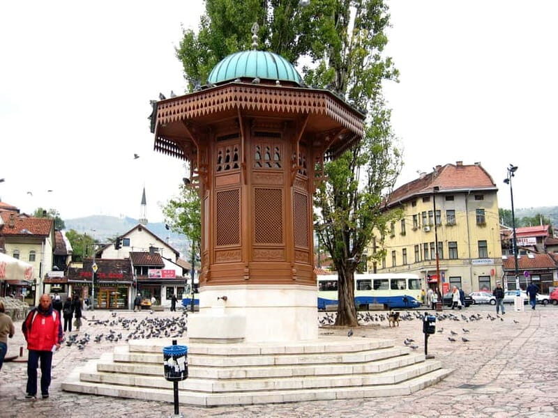 Sarajevo: Discover Sarajevo Walking Tour with Local Guide - Why This Tour Works