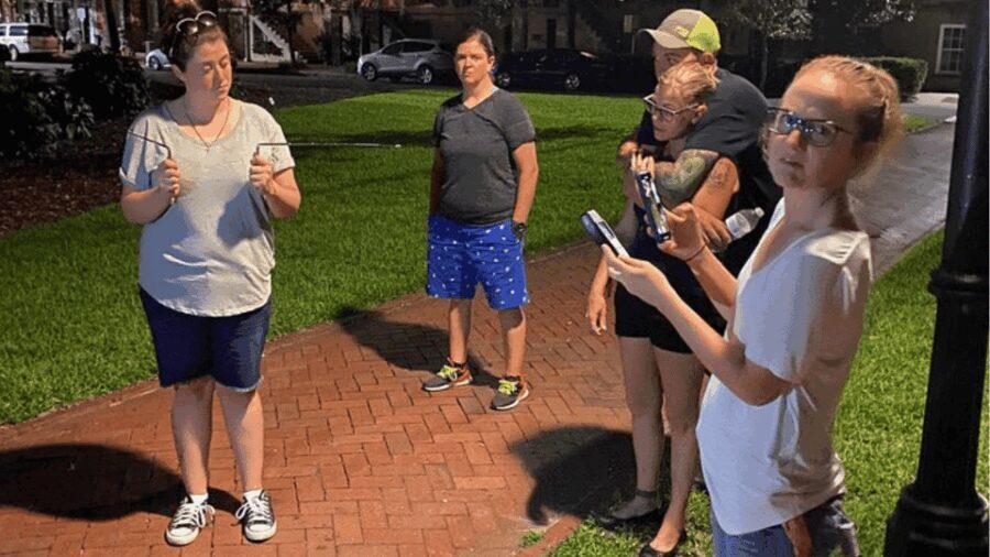 Savannah Haunted Pub Crawl-Walking Tour Historic District - Itinerary Breakdown: What to Expect at Each Stop