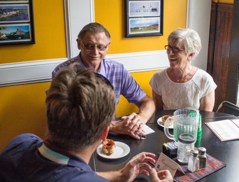 Savannah: Historic District Foodie Walking Tour - The Guide and Group Dynamic