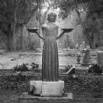 Savannah: Midnight in the Garden of Good and Evil Walk - A Walk Through the Savannah Literary Landscape