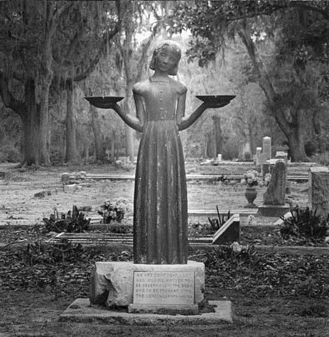 Savannah: Midnight in the Garden of Good and Evil Walk - A Walk Through the Savannah Literary Landscape