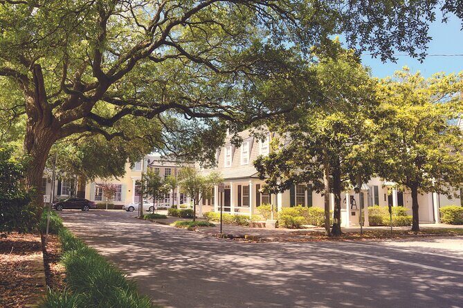 Savannahs Enchanted Stroll: A Journey Through Time - Lafayette Square: A Slice of Tranquility