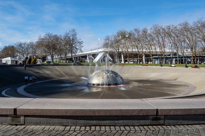 Seattle Self-Guided Tour: Time Travel Quest - The Practicalities and User Experience