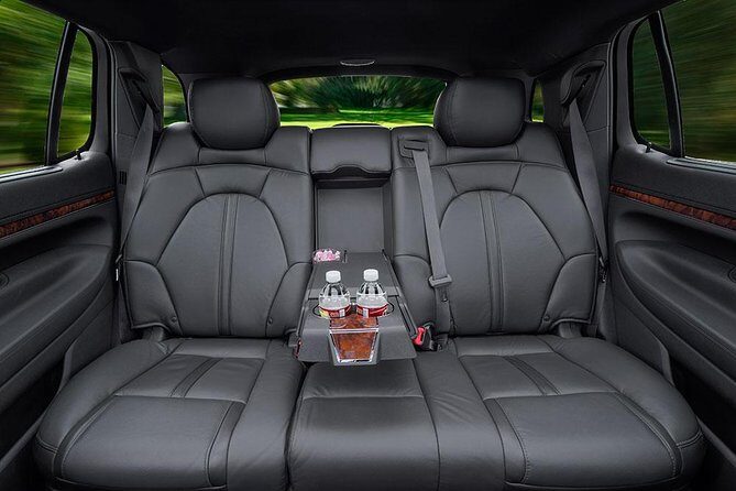 Sedan Departure from Charlotte to Charlotte Douglas Airport CLT - The Vehicle & Comfort