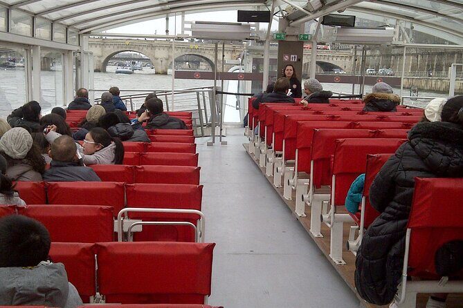 Seine River Cruise with Commentary 1 Hour - The Audio Commentary: Helpful but Not Deep