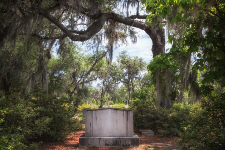 Self Guided Audio Ghost Tour in Savannah in 6 Languages - An In-Depth Look at the Savannah Haunted Audio Tour