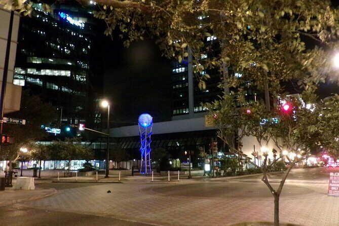 Self-Guided Scavenger Hunt: Lake Eola's Art Scene & Scenery - Authenticity and Local Flavor
