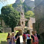Singen: Guided tour of the Hohentwiel fortress ruins with a castle researcher - A detailed look at the tour experience