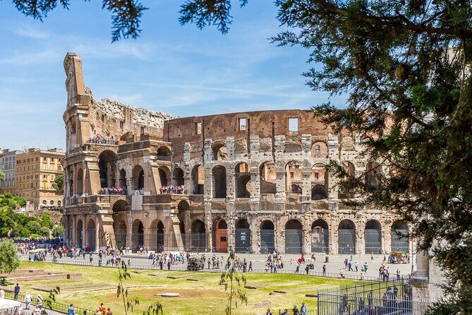 Small Group Colosseum Guided tour - In-Depth: The Pros and Cons