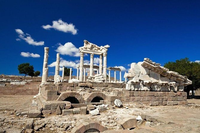 Small-Group Full Day Pergamum and Asklepion Tour from Izmir - Exploring Pergamum: The Ancient Cultural Hub
