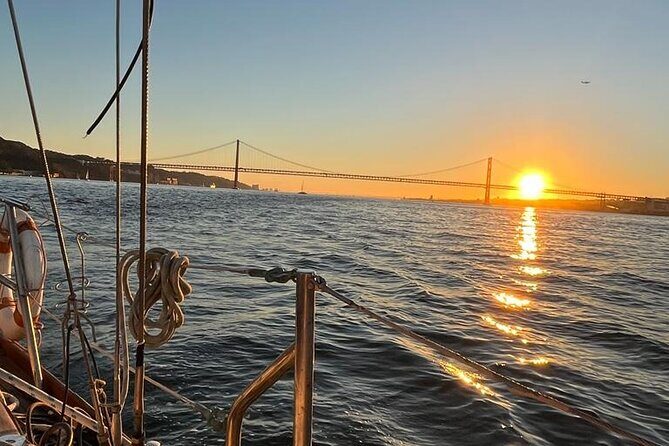 Small Group Sailboat Sunset Tour in Lisbon with a Drink - Itinerary Breakdown: Exploring Lisbon’s Waterfront from the Water