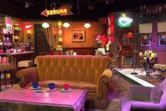 Small-Group Warner Bros and Hollywood Tour from Anaheim - Transport and Group Size