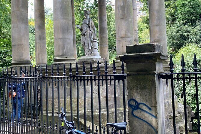 Stunning Edinburgh E-bike Tour max 10 people small group - Authentic Experiences and Traveler Tips