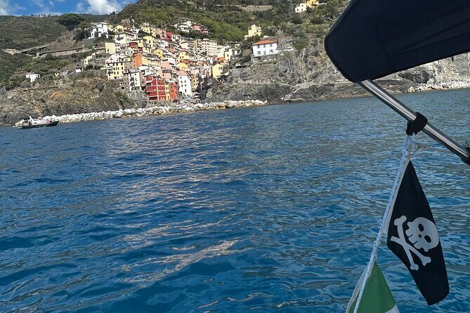 Swim&Enjoy 5 terre on the PINK Hyena with Captain Jenny! - FAQ