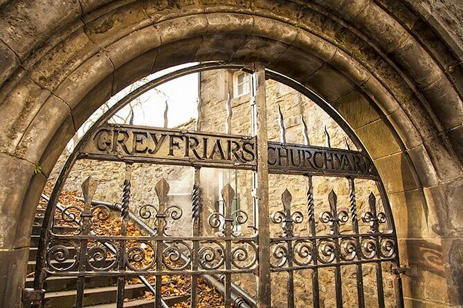 Tales from the Crypts: Ghouls, Graves and Ghostly Tales - Scottish Ghosts and Scandalous Tales