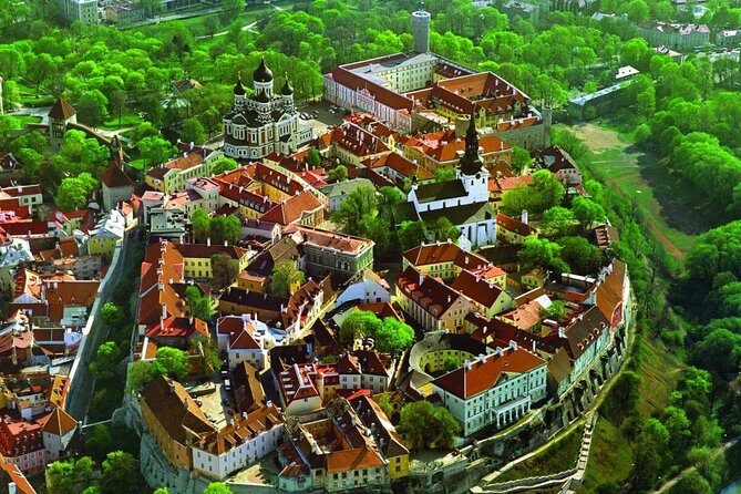 Tallinn Shore Excursion: Tallinn Sightseeing Tour by Coach and Foot - Scenic Highlights and Historic Landmarks