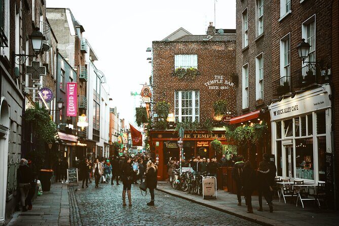 Taste traditional Irish food in the heart of Dublin - Music and the Final Touch