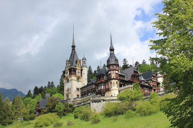 Tour of the 3 Castles: Bran, Rasnov and Peles in Spanish (native Spanish guide). - Who should book this tour?
