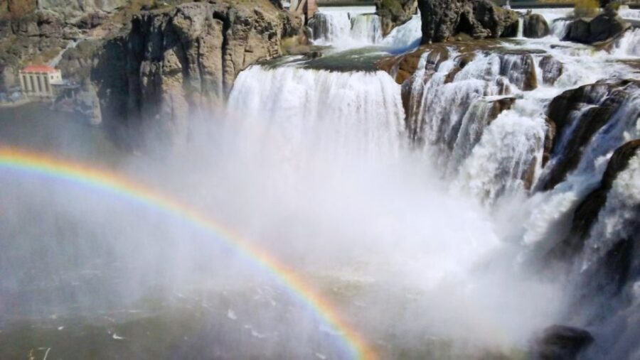 Twin Falls: Dierkes Lake Hike & Shoshone Falls Guided Tour - The Itinerary in Detail
