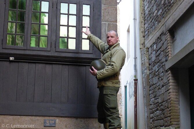 Unusual guided tour of Saint Malo in immersion in 1944 - A Closer Look at the Experience