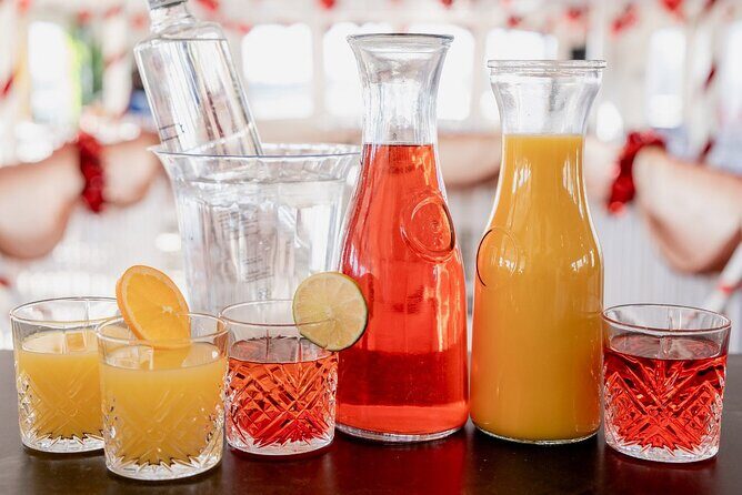 Valentine's Day Romantic Brunch Cruise in New York - Food and Beverage: What’s on Offer?