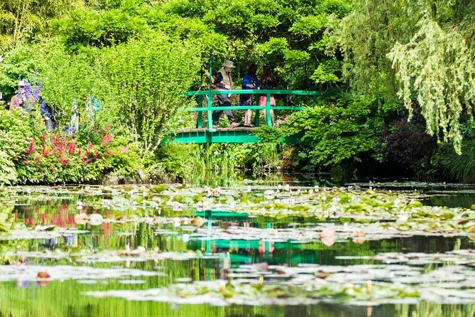 Versailles Timed Entrance Ticket and Giverny Small Group Day Trip from Paris - Who Should Book This Tour?