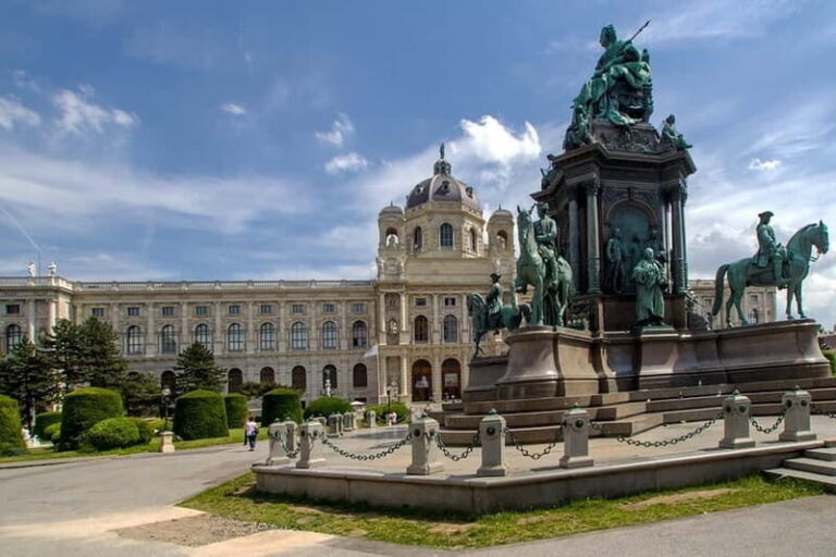 Vienna: Sightseeing Tour in a Classic Style Car 10 Seats - The Sum Up