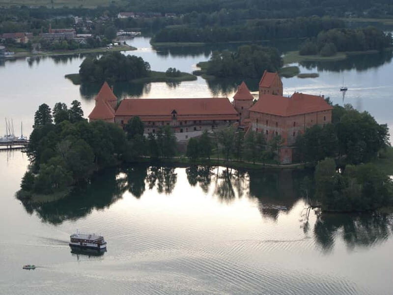 Vilnius: Trakai Tour with Audio Guide and Minibus Transfers - The Benefits: Why This Tour Works Well