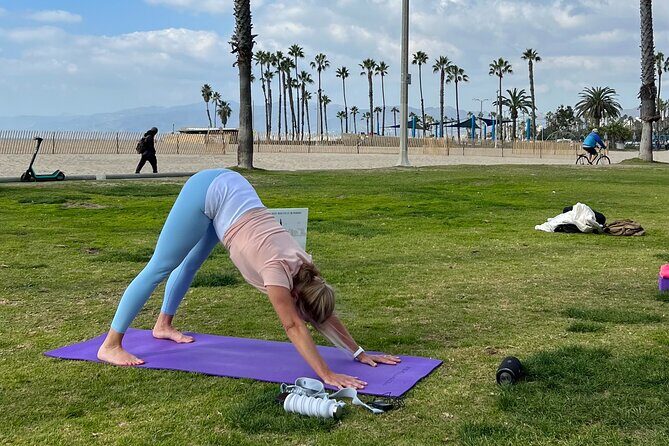 Vinyasa Yoga Class on the Beach in Santa Monica in French - What To Expect During the Class
