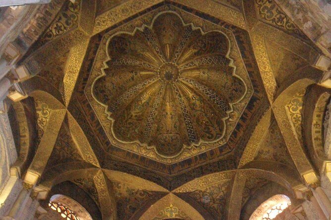 Visit Cathedral Mosque with official guide. Small groups - FAQs