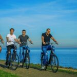 Volendam: Bike Rental including Highlights-Routes - The Basics of the Experience