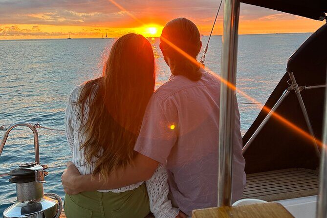 Waikiki private Day Tour and Sunset sail for couples - The Captain & Service