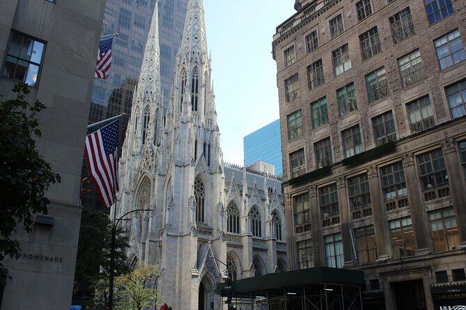 Walking Tour in 42nd Street from the East Side to the West Side - Explore 42nd Street with a Locals Eye