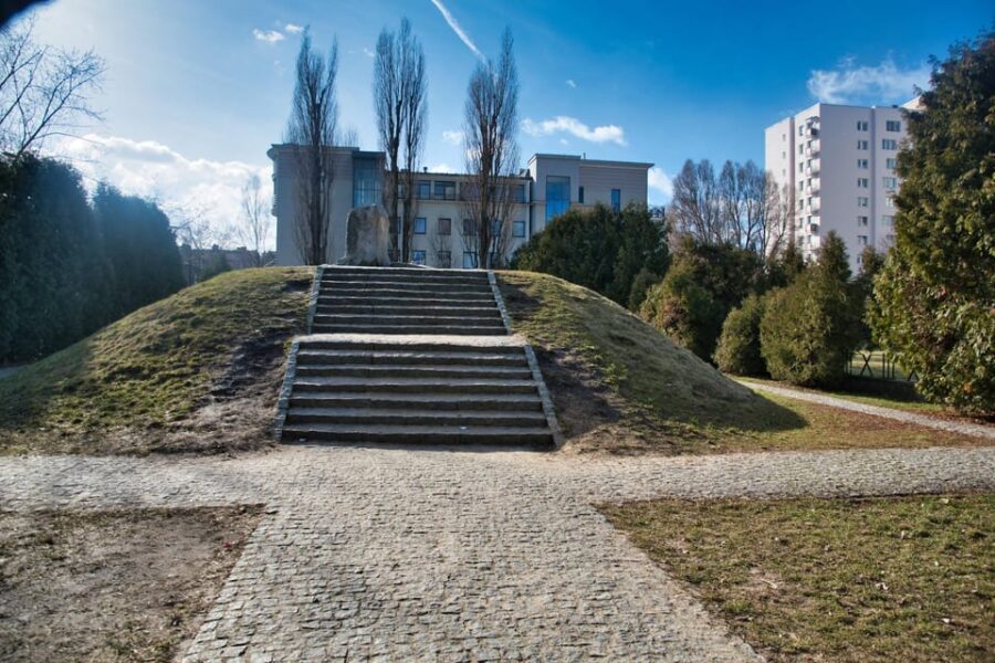 Warsaw: Jewish Heritage & Holocaust Walking Tour - Who Guides Your Walk?