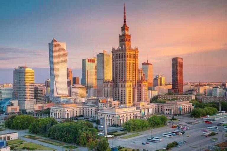 Warsaw : Must-See Walking Tour With A Guide - What to Expect and Practical Details
