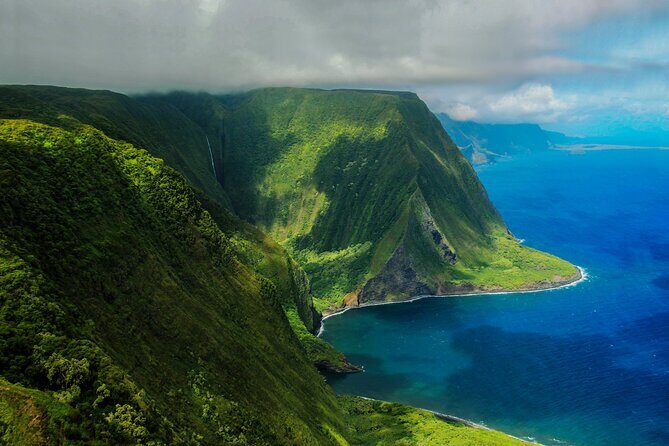 Waterfalls of West Maui and Molokai Helicopter Tour - The Experience of Flying in a Blue Hawaiian Helicopter